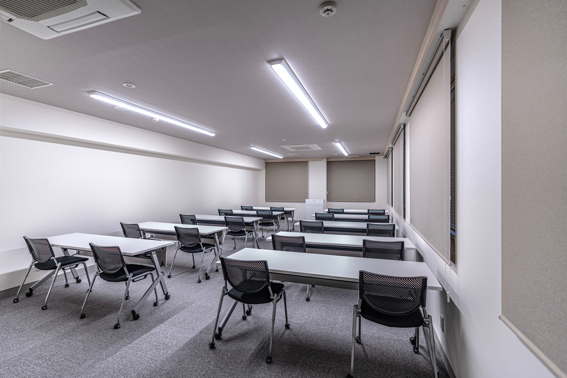 【銀座5分・新橋7分】最大収容人数30名の会議室｜ホワイトボード完備✨研修・面接・商談・勉強会に｜N304の写真4