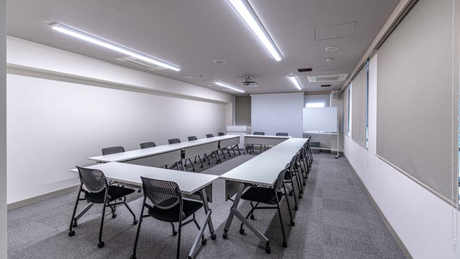 【銀座5分・新橋7分】最大収容人数30名の会議室|プロジェクター完備✨研修・面接・商談・勉強会に|N403の写真2