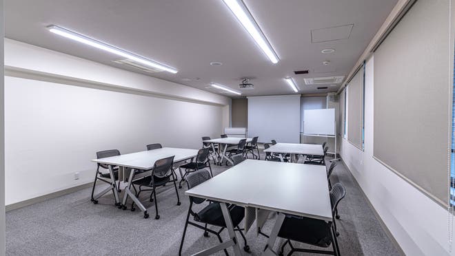 【銀座5分・新橋7分】最大収容人数30名の会議室|プロジェクター完備✨研修・面接・商談・勉強会に|N403の写真3