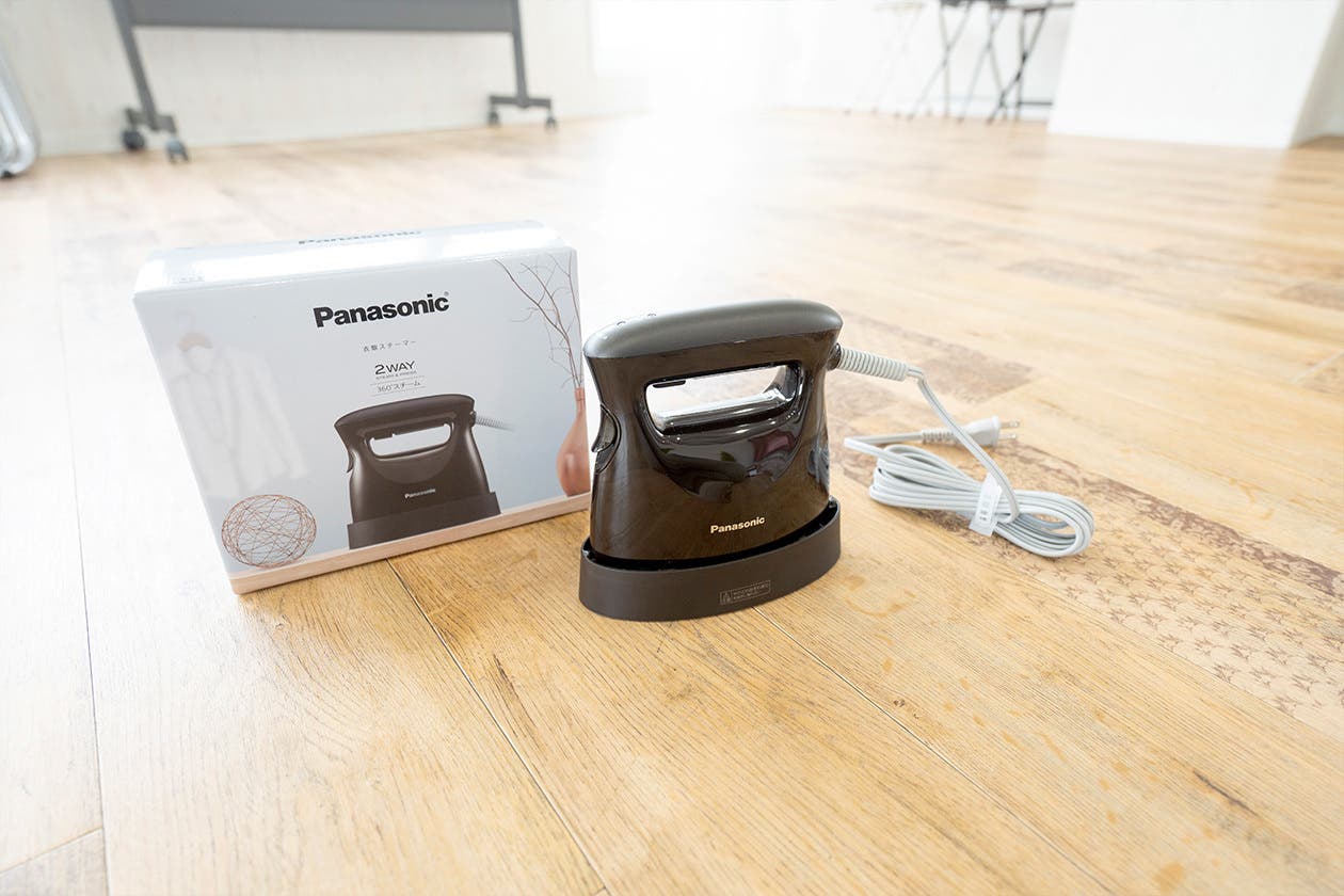 スチームアイロン(⾐類⽤・アイロン台付)の画像1