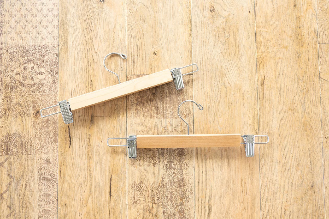 ズボン用⽊製ハンガー(50個)の画像1