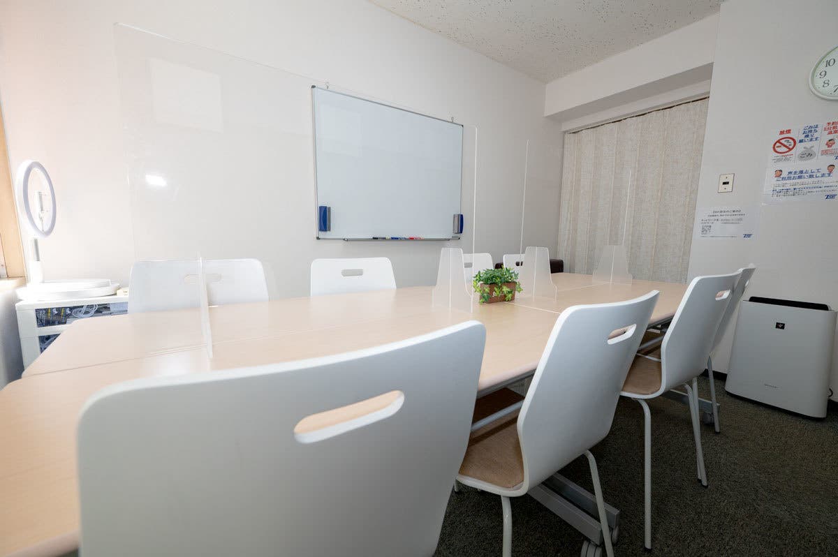 完全個室・Wi-Fi６あり【横浜駅徒歩３分】きれいなスペースで快適なテレワーク・会議ができる！の写真3