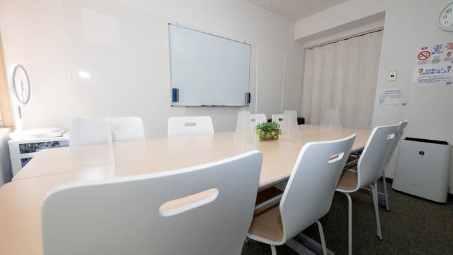 完全個室・Wi-Fi6あり【横浜駅徒歩3分】きれいなスペースで快適なテレワーク・会議ができる!の写真3