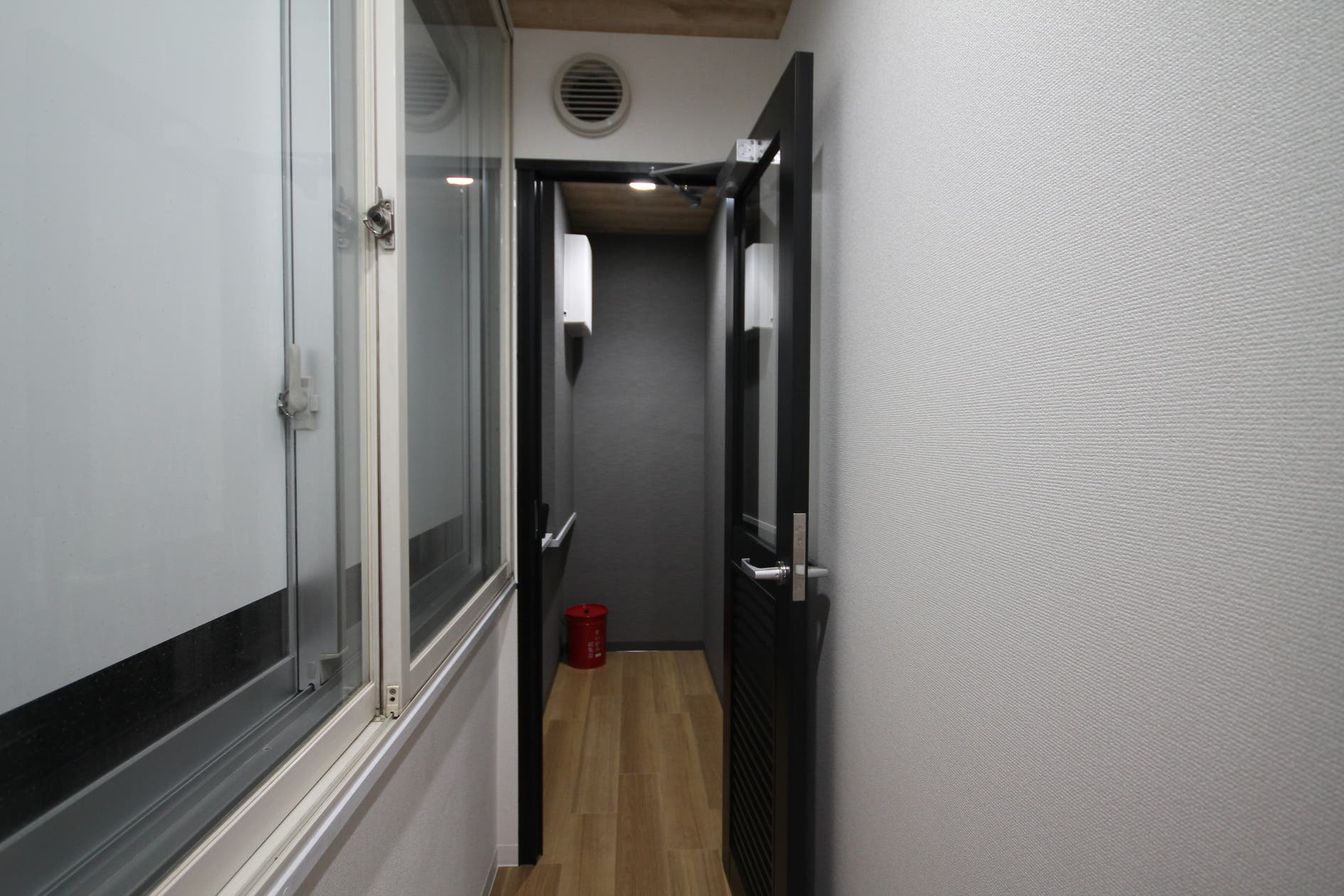 ■B：WEB会議ブース■【WEB会議】【オンライン商談】に最適！設備の整った専用個室です！の写真6