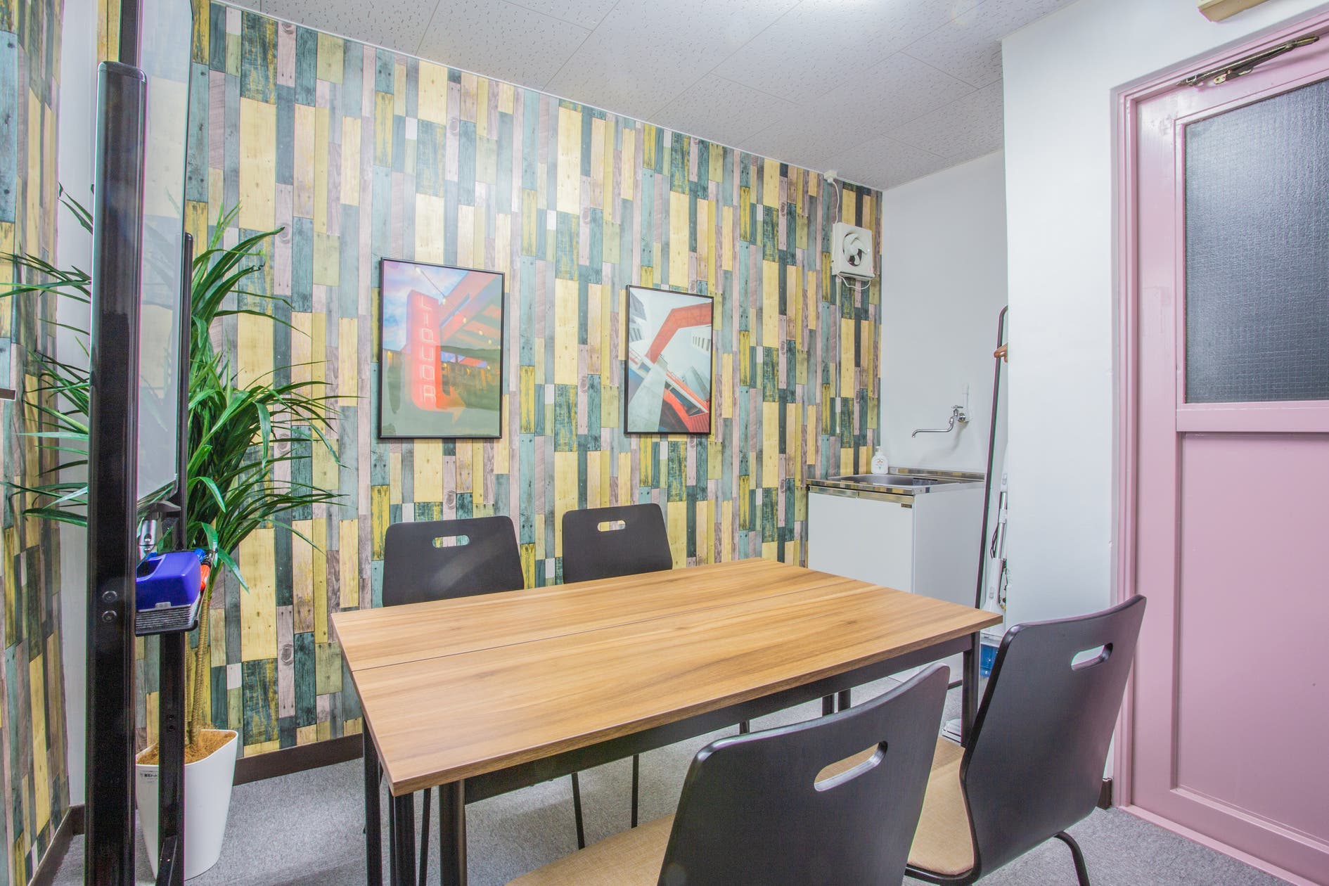 【たくすぺ★池袋駅徒歩1分★OPEN特価!!】駅ちか・やすい・高速Wi-Fi♪会議・テレワーク★土足可・飲食可・おしゃれ個室♪の写真4