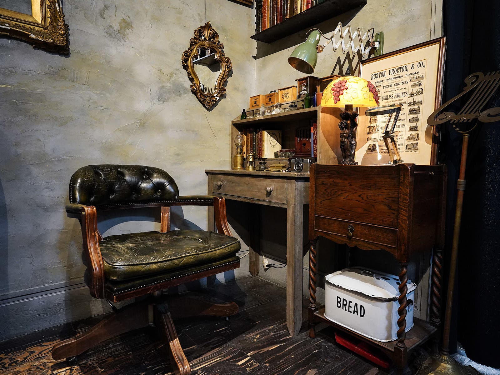 渋谷駅徒歩3分｜古い外壁のような壁にアンティークが映える、廃墟をイメージした撮影スタジオ｜シャビーシックな雰囲気の撮影に｜Dstの写真5