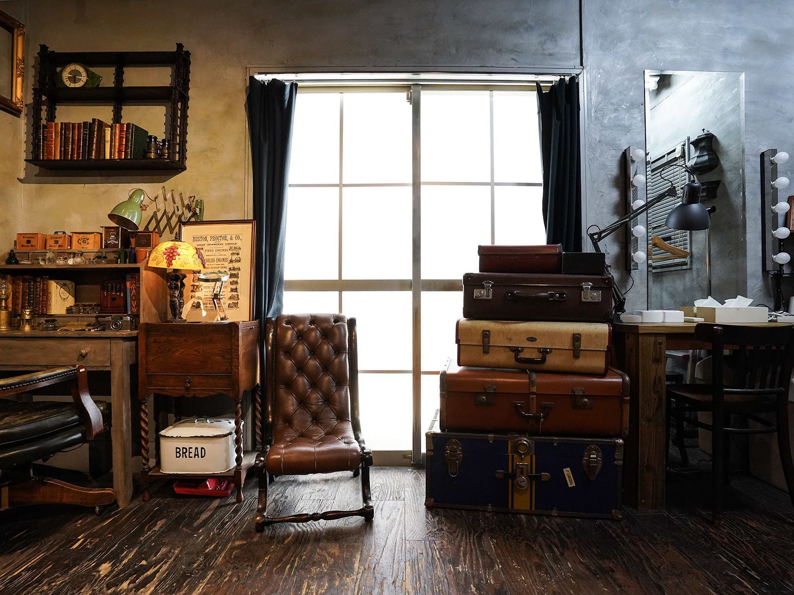 渋谷駅徒歩3分｜古い外壁のような壁にアンティークが映える、廃墟をイメージした撮影スタジオ｜シャビーシックな雰囲気の撮影に｜Dstの写真7