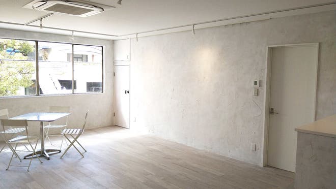 白を基調とした内・外装で様々なジャンルのアート展示、展示会、撮影に適しております。の写真7