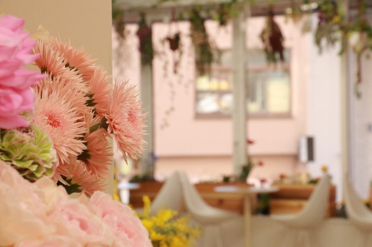 たくさんのお花と緑に囲まれた幻想的なフラワーカフェ　自然光あり、ポートレート撮影・動画撮影、女子会イベントも可能の写真5