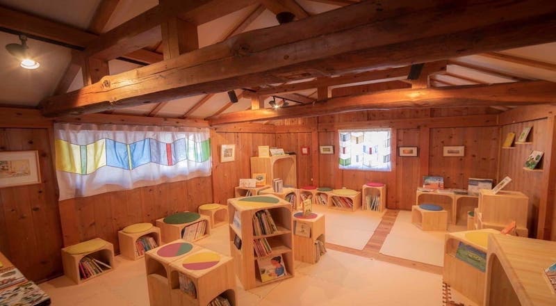 幼児から小学校低学年向け　絵本ライブラリー