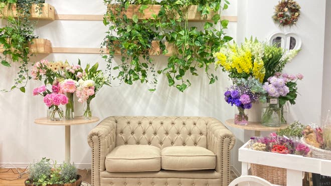 たくさんのお花と緑に囲まれた幻想的なフラワーカフェ 自然光あり、ポートレート撮影・動画撮影、女子会イベントも可能の写真1