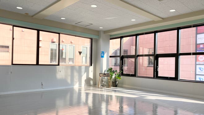 【3F】★駅前・24h利用可★1時間1000円/ダンスができるスタジオ/移動式スポーツ鏡×6/使い途は様々★の写真1