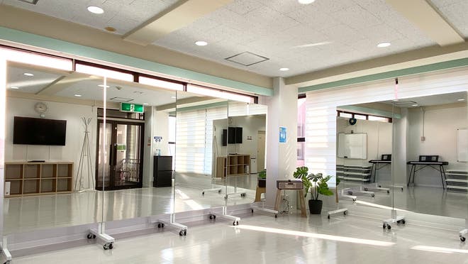 【3F】★駅前・24h利用可★1時間1000円/ダンスができるスタジオ/移動式スポーツ鏡×6/使い途は様々★の写真3