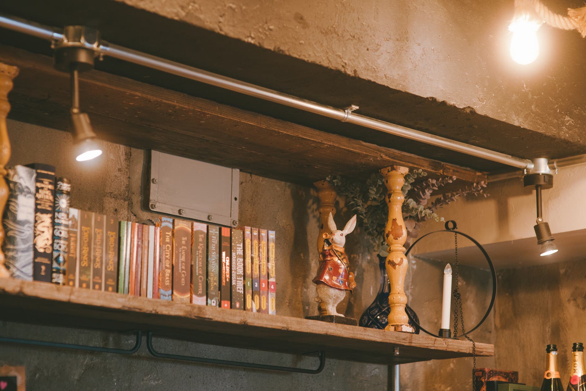 【渋谷シーシャバー/渋谷駅徒歩３分】ビンテージ感溢れるおしゃれなカフェ/バー　コスプレ貸切撮影/商用撮影/アンティークの写真5