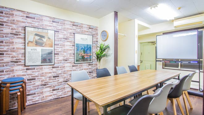 栄駅地下1番出口徒歩2分/最大12名/光回線無料Wifi/プロジェクター&スクリーン/スマホ撮影用ライトの写真1