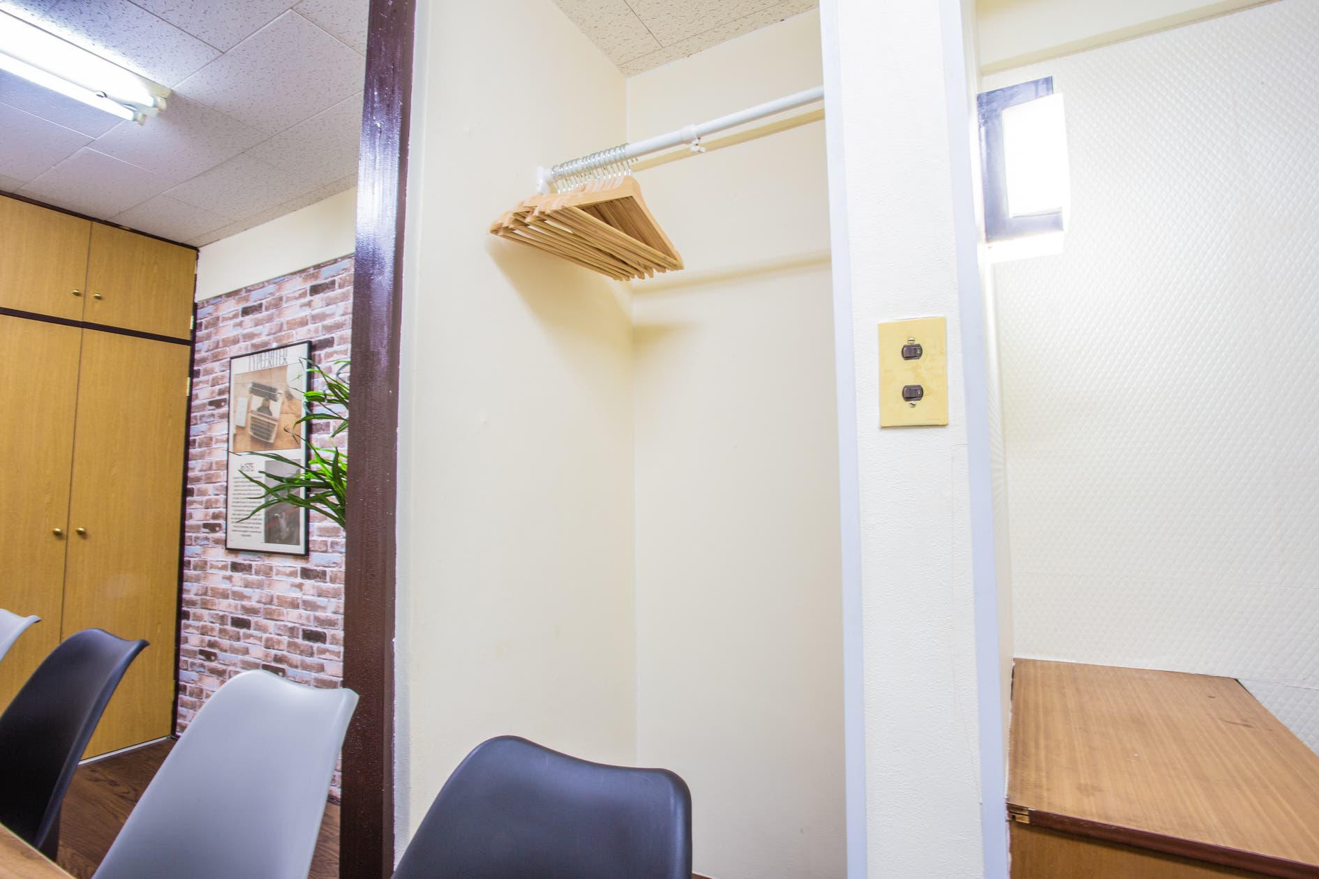 栄駅地下1番出口徒歩2分/最大12名/光回線無料Wifi/プロジェクター＆スクリーン/スマホ撮影用ライトの写真4