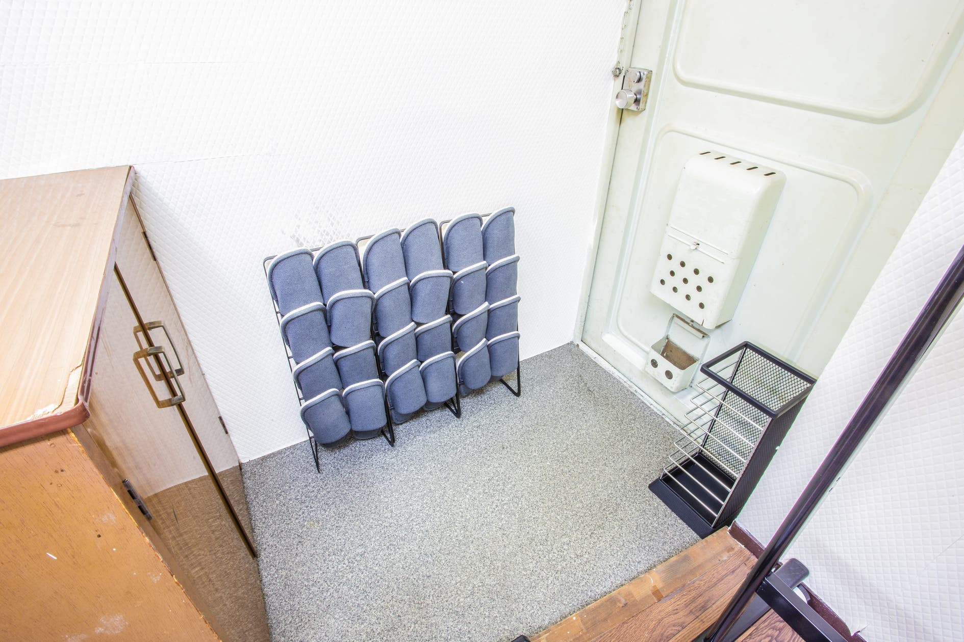 栄駅地下1番出口徒歩2分/最大12名/光回線無料Wifi/プロジェクター＆スクリーン/スマホ撮影用ライトの写真5