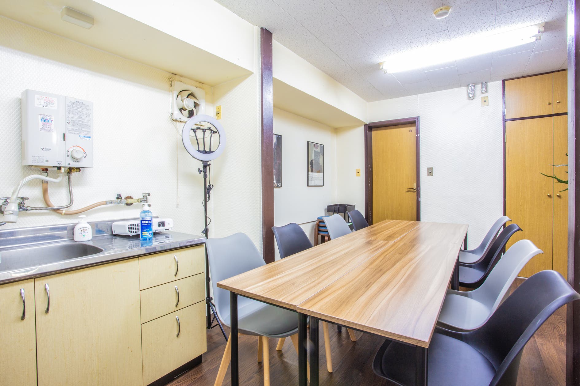 栄駅地下1番出口徒歩2分/最大12名/光回線無料Wifi/プロジェクター＆スクリーン/スマホ撮影用ライトの写真7