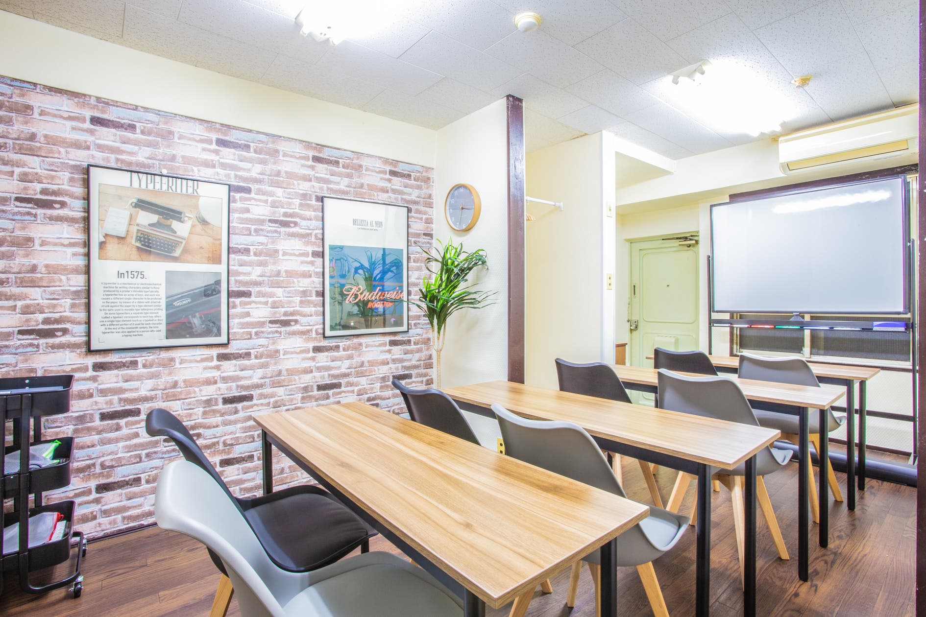 栄駅地下1番出口徒歩2分/最大12名/光回線無料Wifi/プロジェクター＆スクリーン/スマホ撮影用ライトの写真9