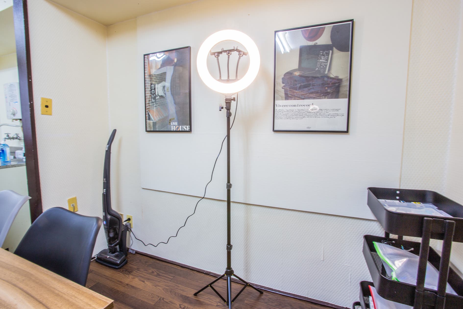 栄駅地下1番出口徒歩2分/最大12名/光回線無料Wifi/プロジェクター＆スクリーン/スマホ撮影用ライトの写真17