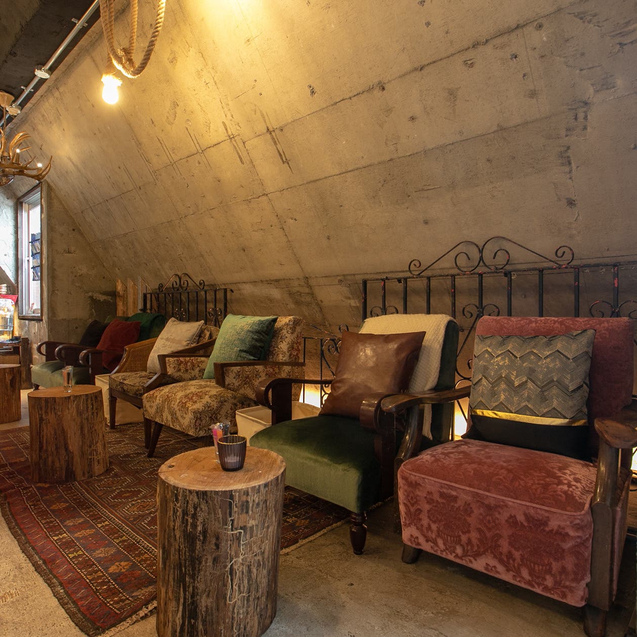 【渋谷シーシャバー/渋谷駅徒歩３分】ビンテージ感溢れるおしゃれなカフェ/バー　コスプレ貸切撮影/商用撮影/アンティークの写真7