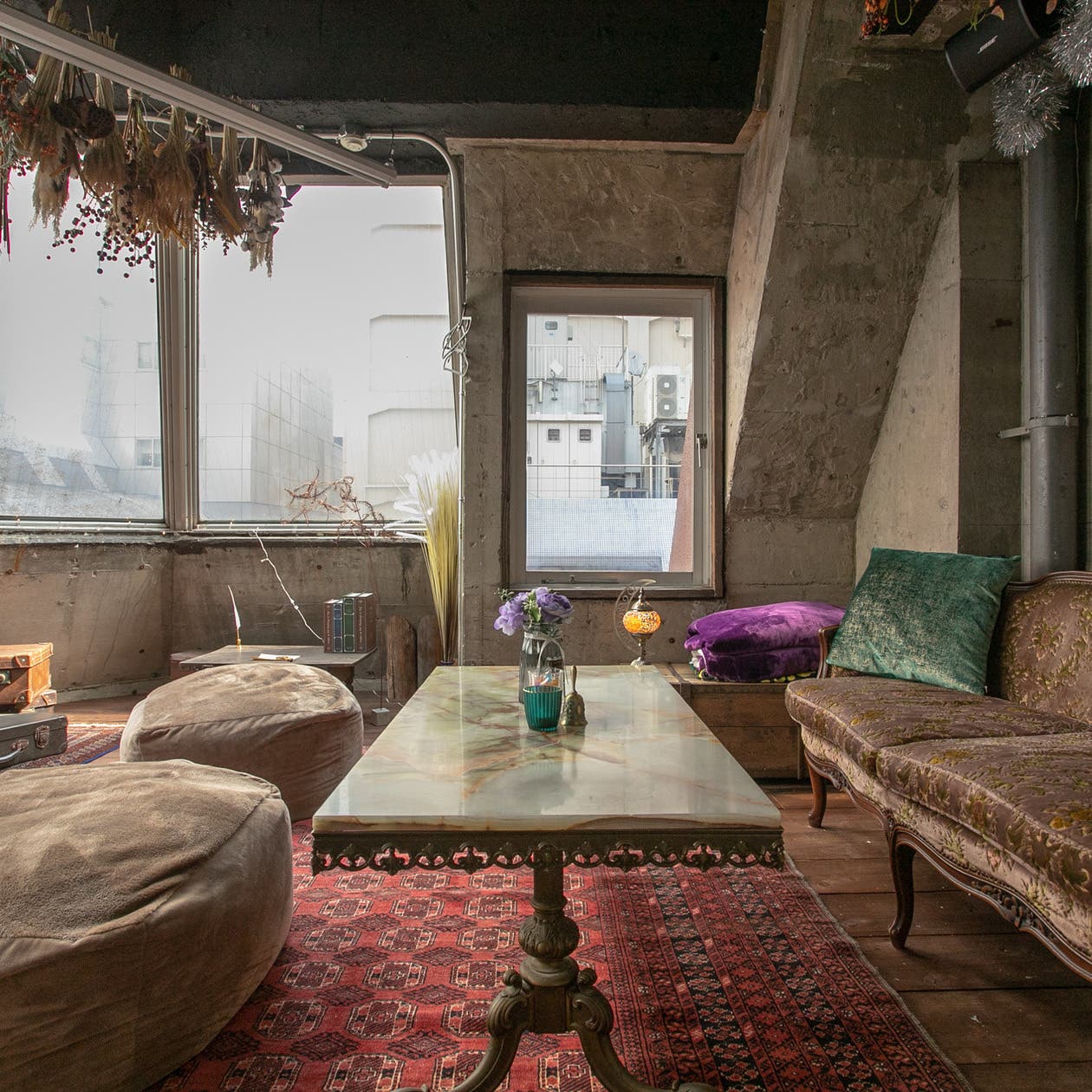 【渋谷シーシャバー/渋谷駅徒歩３分】ビンテージ感溢れるおしゃれなカフェ/バー　コスプレ貸切撮影/商用撮影/アンティークの写真9