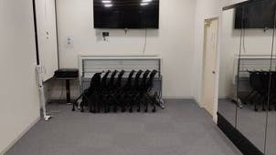 東神奈川駅徒歩8分・印刷無料(L判光沢紙・A4普通紙)・ダンス・DVD・カラオケ・24時間可 1階店。の写真1