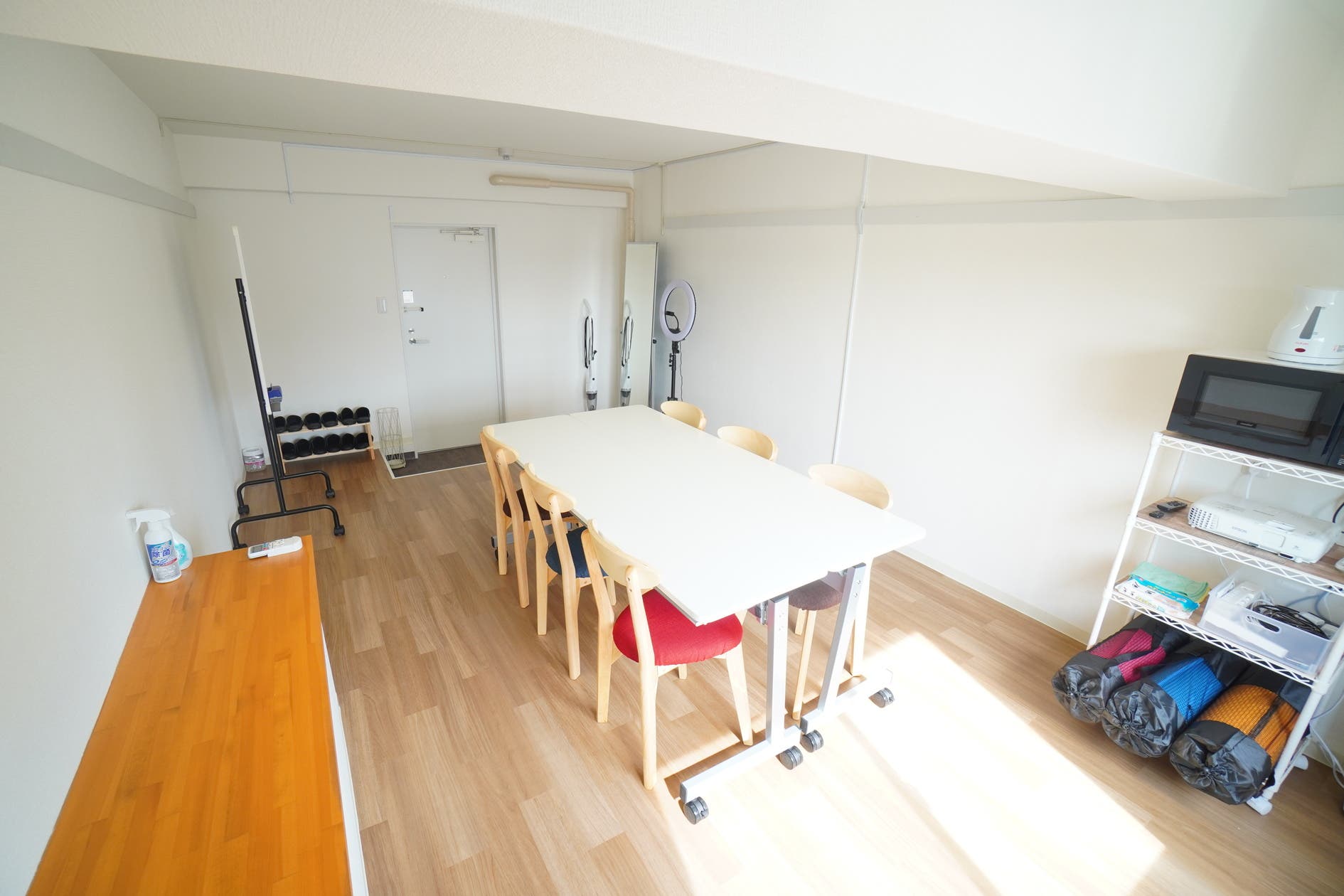 ＜初台マルチスペース402＞完全個室✨光回線Wi-Fi/ヨガマット/リングライト無料！会議/ヨガ/撮影の写真9