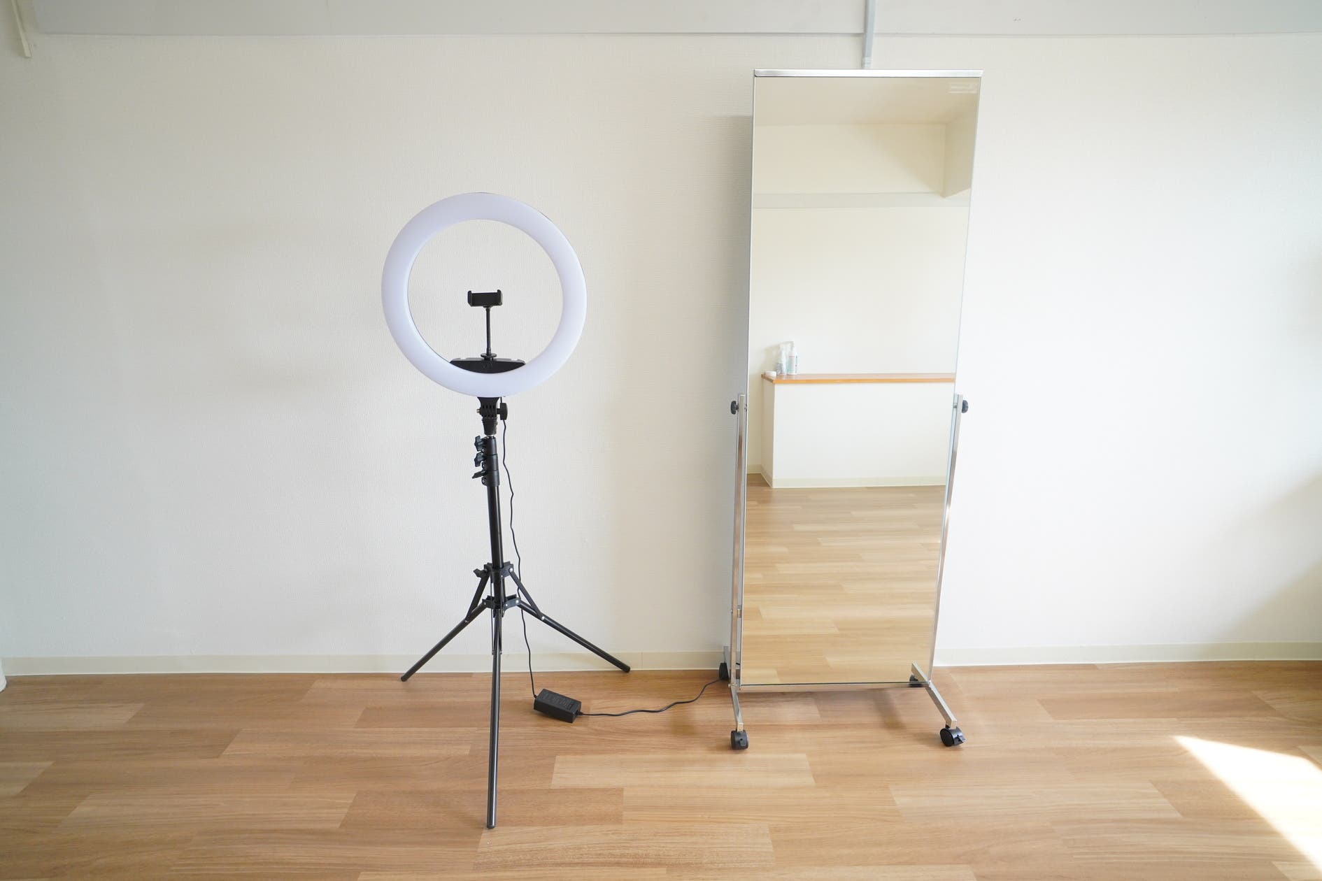 ＜初台マルチスペース402＞完全個室✨光回線Wi-Fi/ヨガマット/リングライト無料！会議/ヨガ/撮影の写真15