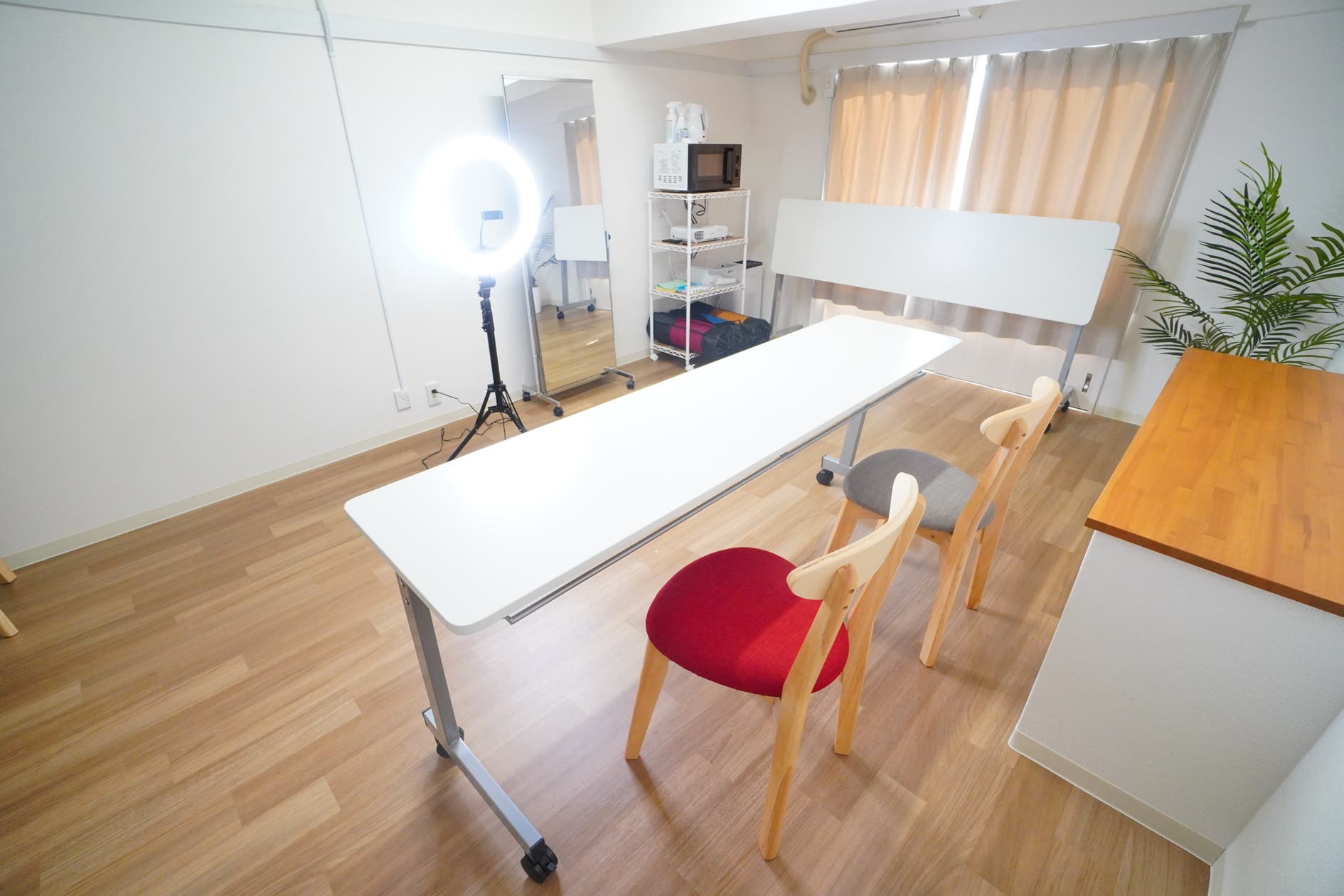 ＜初台マルチスペース402＞完全個室✨光回線Wi-Fi/ヨガマット/リングライト無料！会議/ヨガ/撮影の写真3