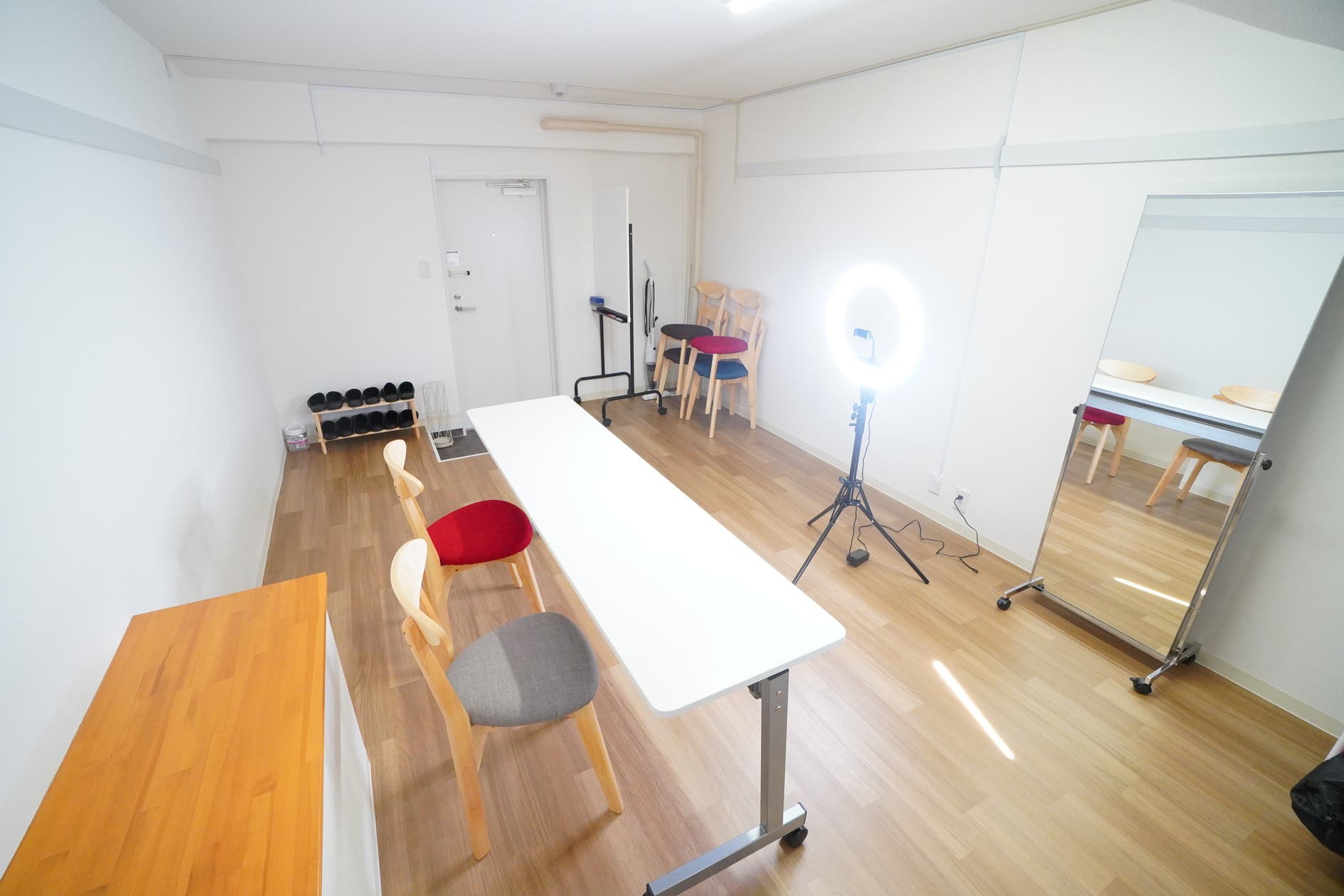 ＜初台マルチスペース402＞完全個室✨光回線Wi-Fi/ヨガマット/リングライト無料！会議/ヨガ/撮影の写真17