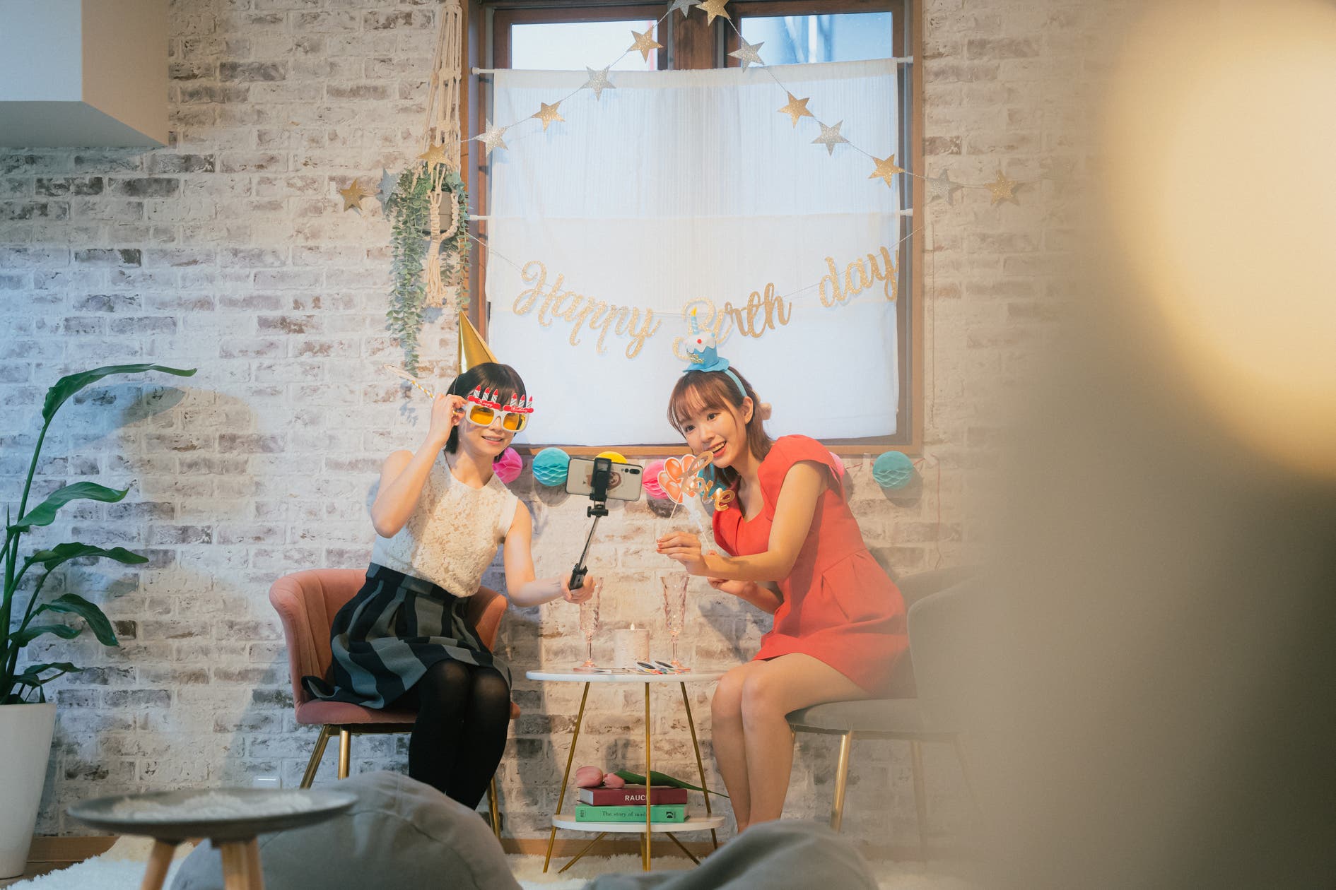 地域最大級の広さと圧倒的安さ！駅徒歩4分🚃75型TV📺カラオケ・各種ゲーム無料😲女子会・大人数パーティーに人気💓の写真4