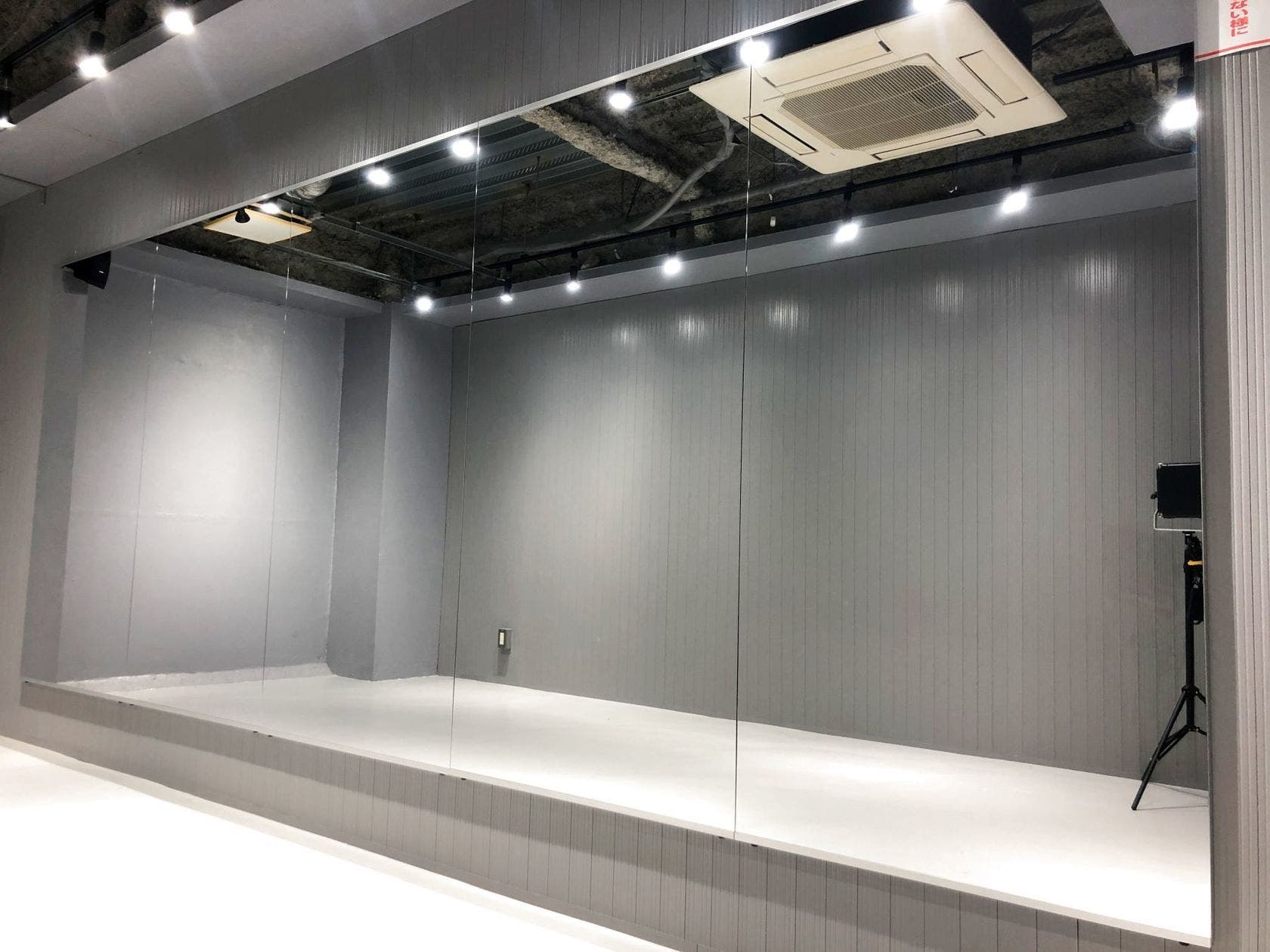 ベストホスト運営✨Tiktok撮影に最適なレンタルスペース・ダンススタジオ！フィットネス/動画撮影【2F】ベースカラー：グレーの写真6