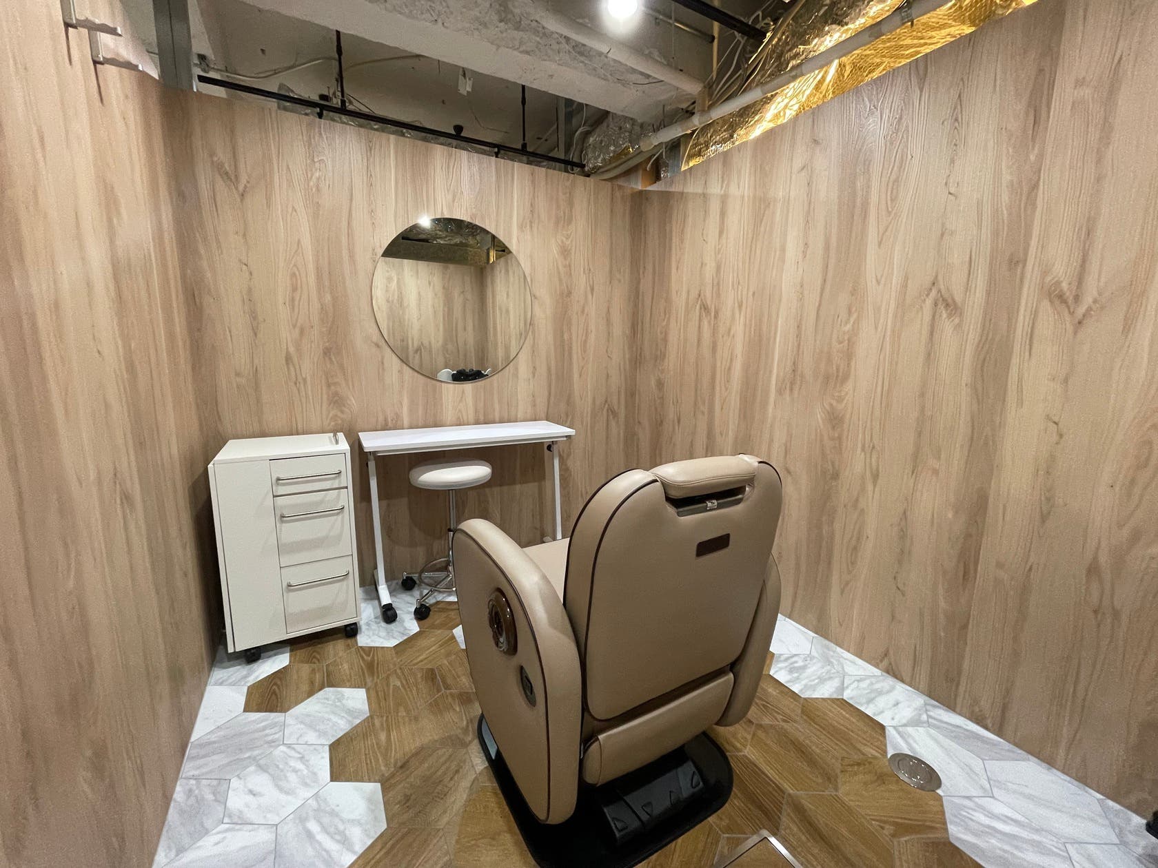 『シェアサロンRoom59』✨スタイリッシュで快適な施術スペース✨まつ毛、ネイル、✨【 仙台駅 徒歩8分】の写真1