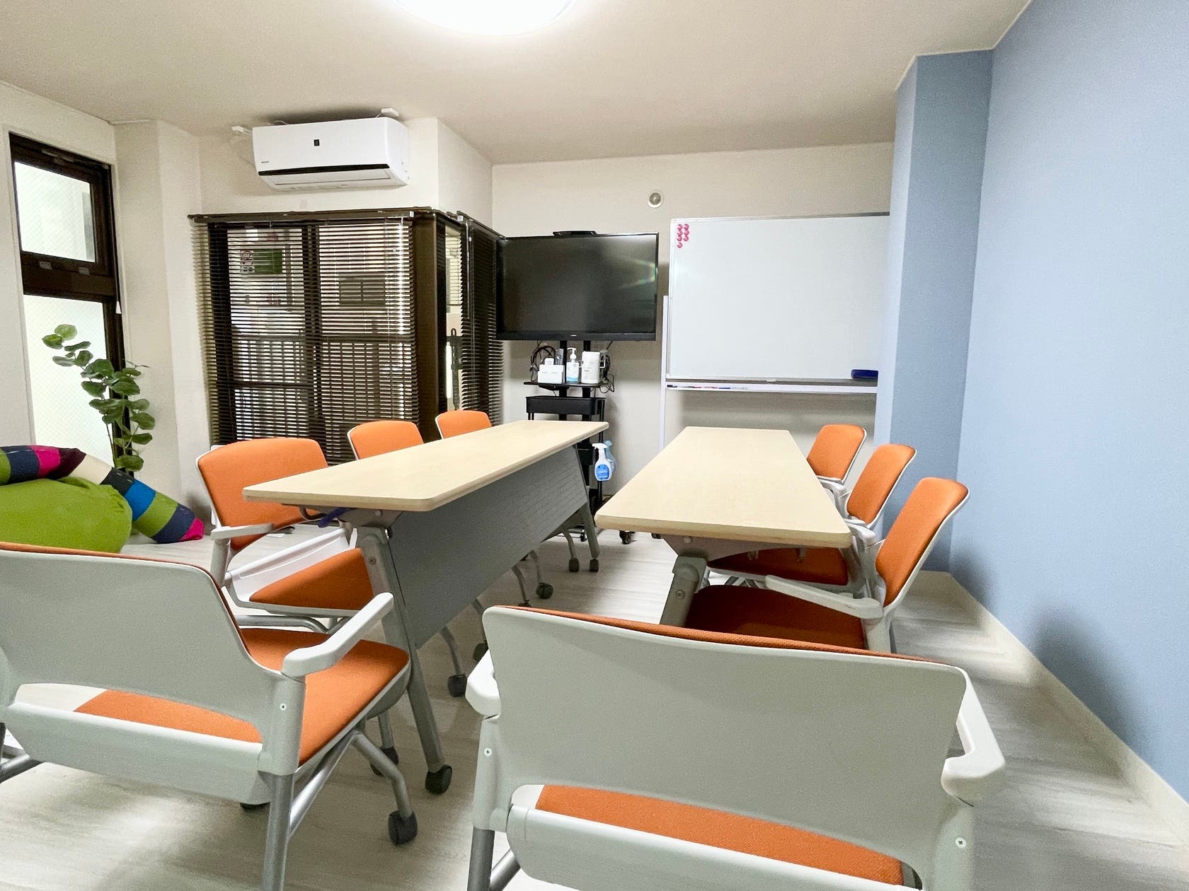 【リニューアル!】京都駅徒歩4分 超高速Nuro光Wi-Fi・43インチモニタ・ウォータースタンド完備で会議やセミナーを快適に！の写真6