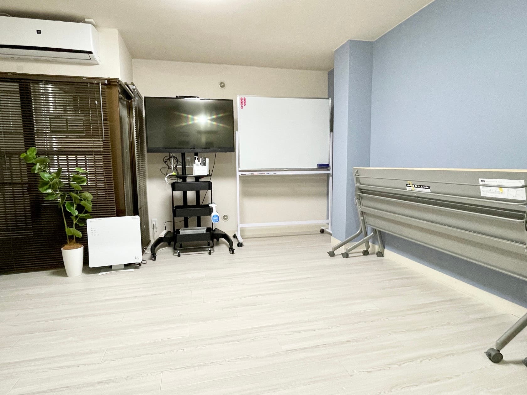 【リニューアル!】京都駅徒歩4分 超高速Nuro光Wi-Fi・43インチモニタ・ウォータースタンド完備で会議やセミナーを快適に！の写真9