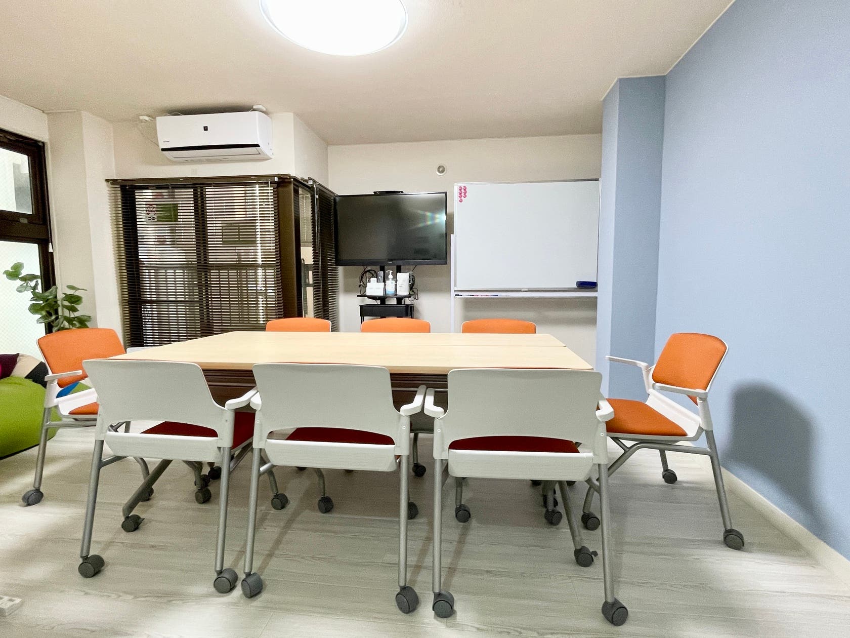 【リニューアル!】京都駅徒歩4分 超高速Nuro光Wi-Fi・43インチモニタ・ウォータースタンド完備で会議やセミナーを快適に！の写真7