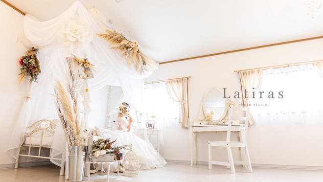 ドライフラワーに囲まれた天蓋ベットのあるスタジオ!の写真1