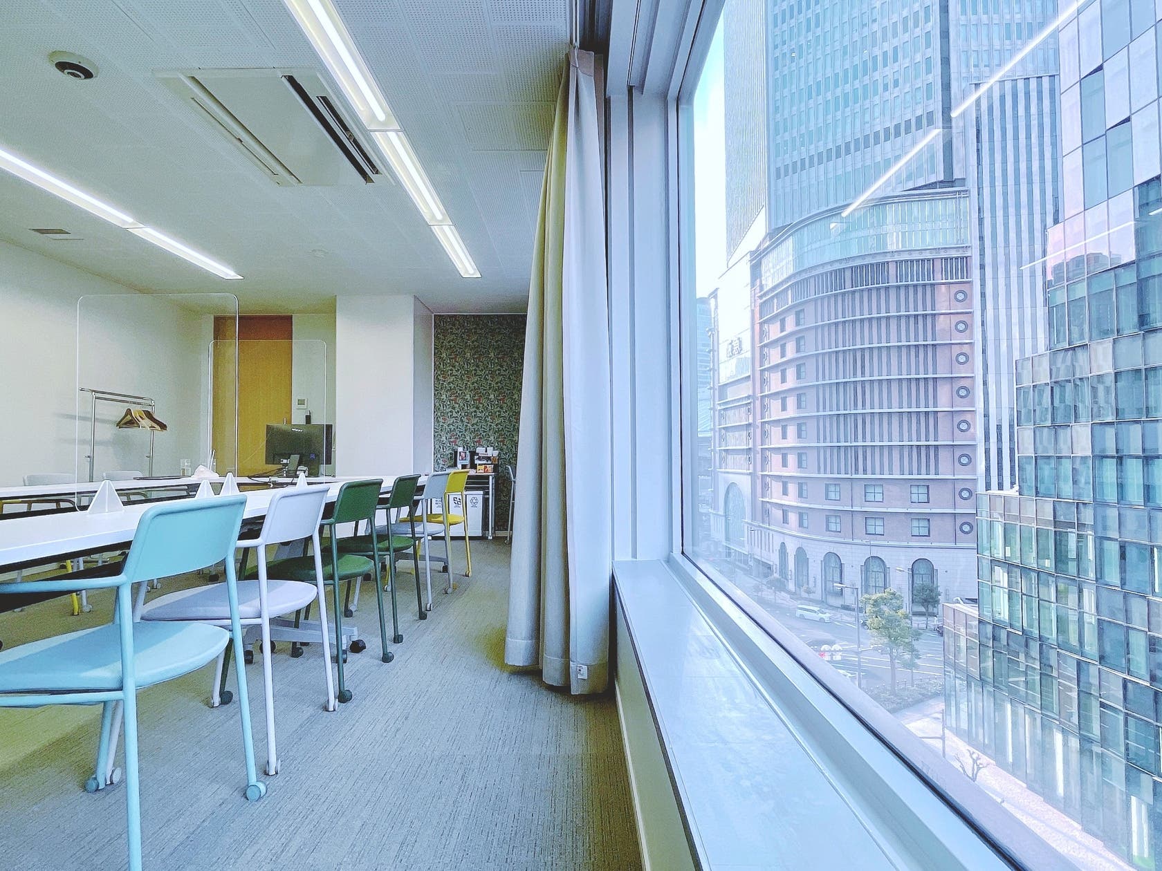 【梅田会議室】Osaka Metro東梅田駅から徒歩1分！20人収容可・交流会・セミナー・ワークショップに便利な大部屋の写真6