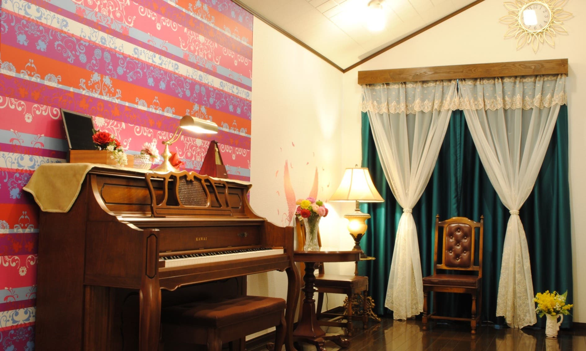 【横浜-都筑区/駐車1台可】ピアノ常設!クラシカルスペースで楽器練習・撮影・レッスン・会議等・女子会等♪の写真8