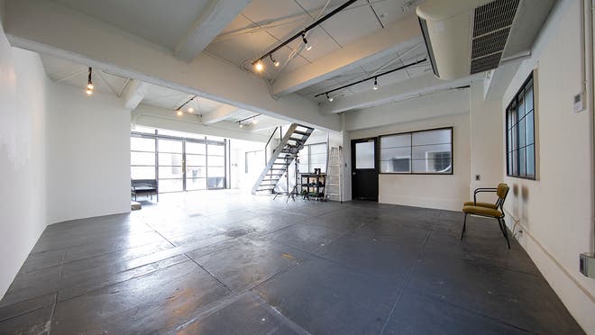 吹抜けのインダストリアルな倉庫型スタジオ。駐車車あり! 2Fはモルタル床と白壁。の写真16