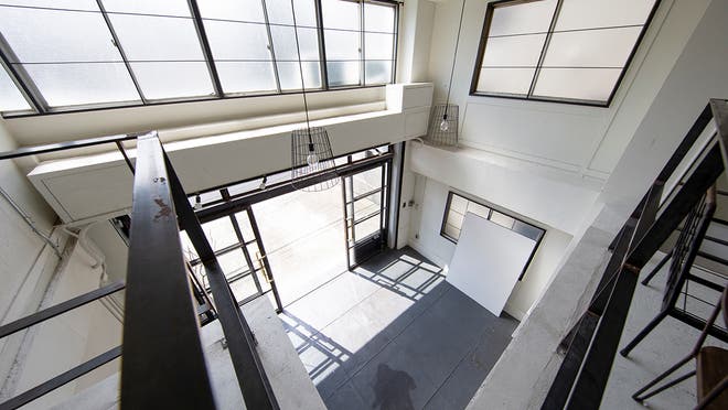 吹抜けのインダストリアルな倉庫型スタジオ。駐車車あり! 2Fはモルタル床と白壁。の写真17