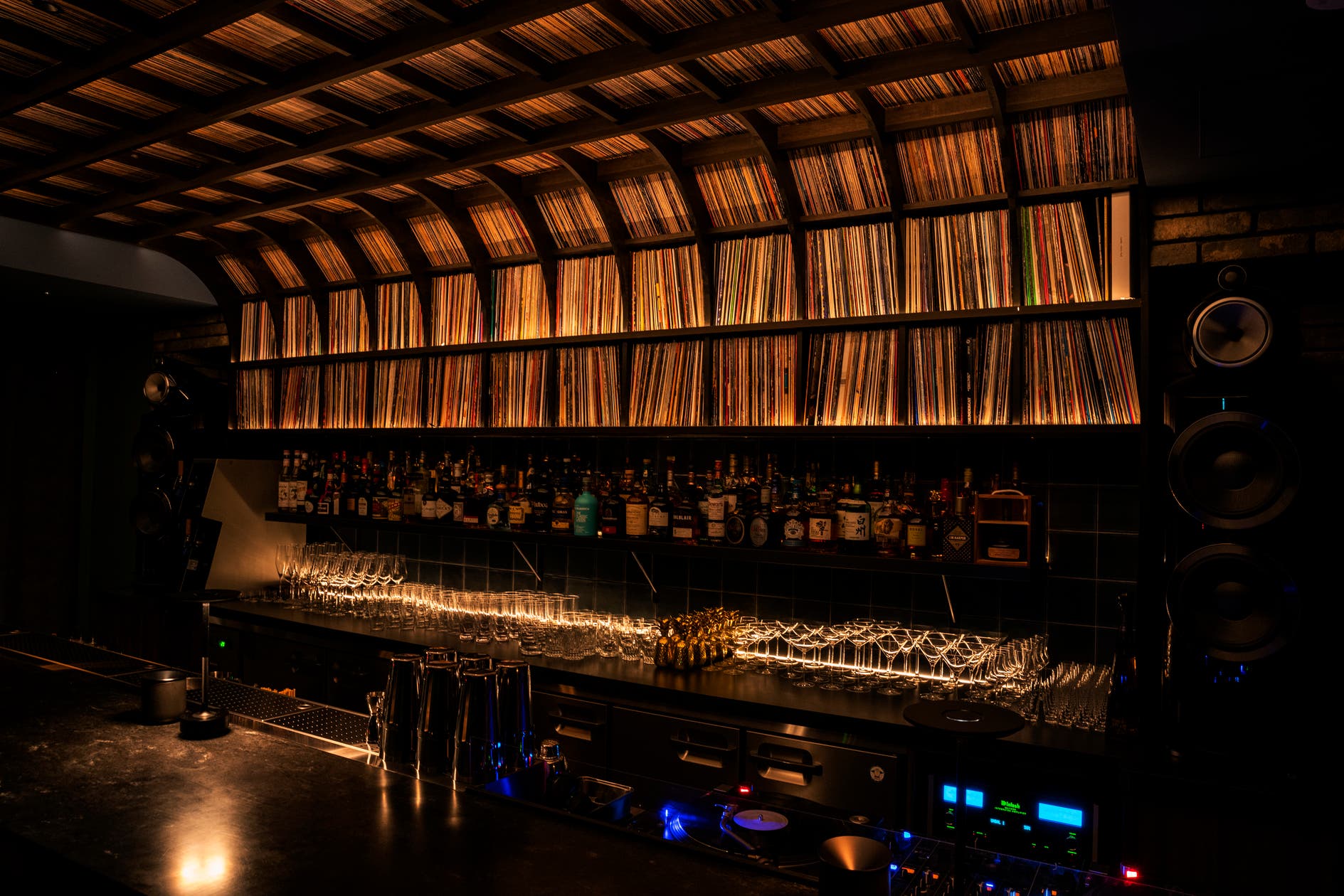 【恵比寿/落ち着きのあるモダンな空間】レコードバー / 動画撮影向きの写真4