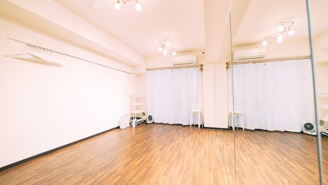 <新大久保駅3分>ダンスができるレンタルスタジオ/幅5.4m高さ1.8の鏡付き/少人数グループ・個人練習に最適の写真4
