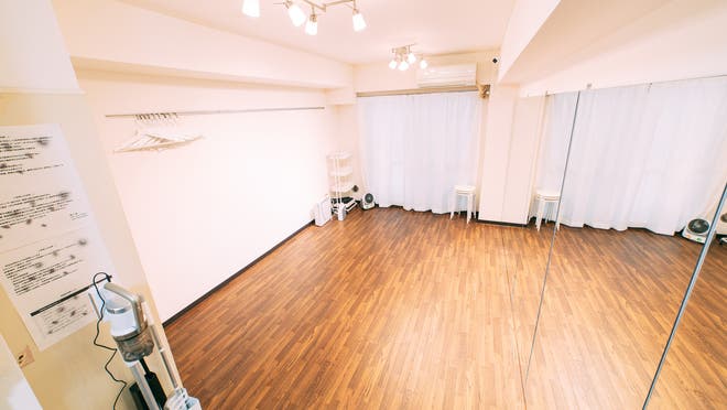 <新大久保駅3分>ダンスができるレンタルスタジオ/幅5.4m高さ1.8の鏡付き/少人数グループ・個人練習に最適の写真6