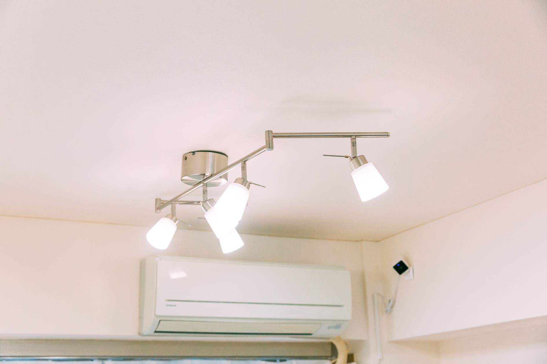 ＜新大久保駅3分＞ダンスができるレンタルスタジオ/幅5.4m高さ1.8の鏡付き/少人数グループ・個人練習に最適の写真15