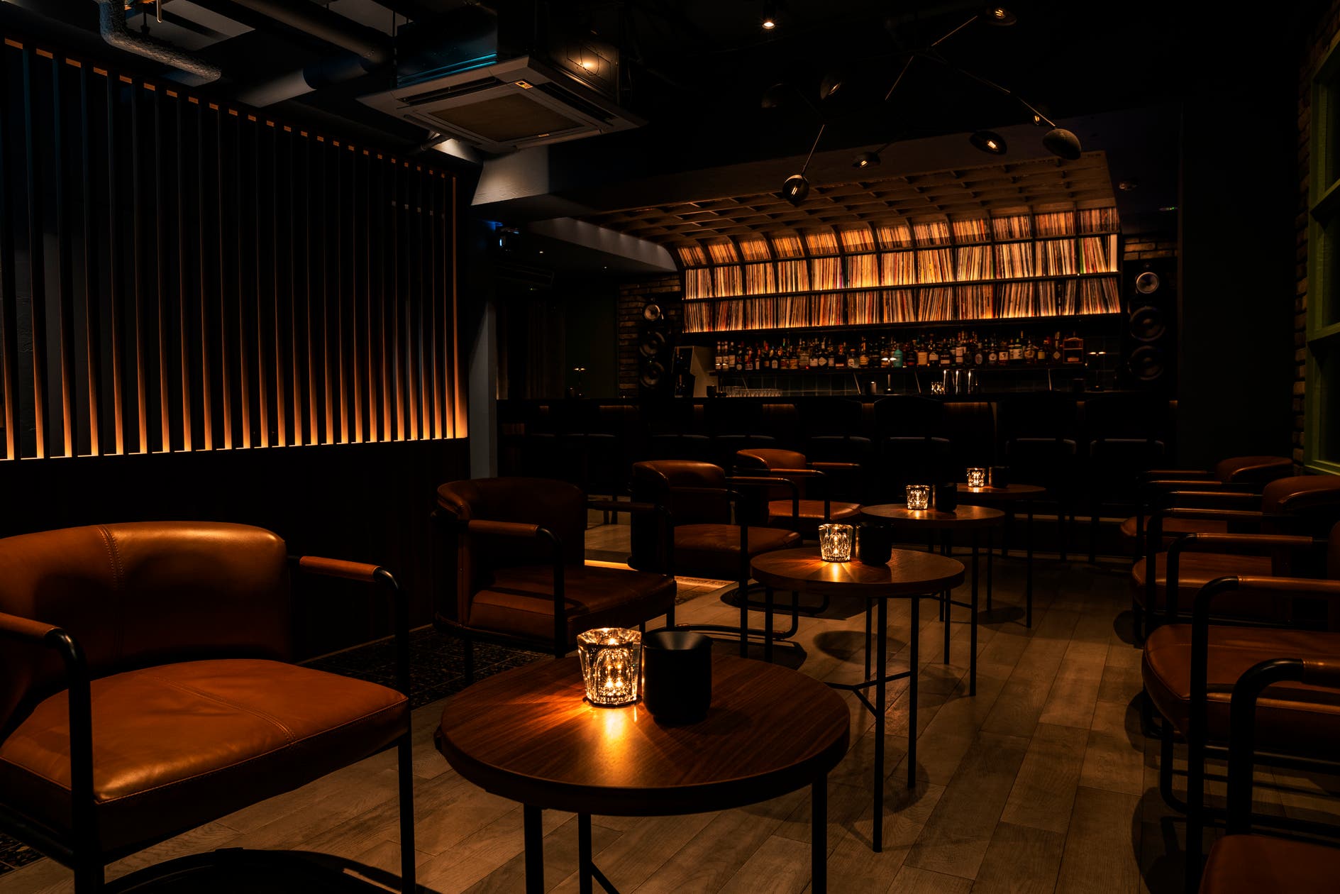 【恵比寿/落ち着きのあるモダンな空間】レコードバー / 動画撮影向きの写真1