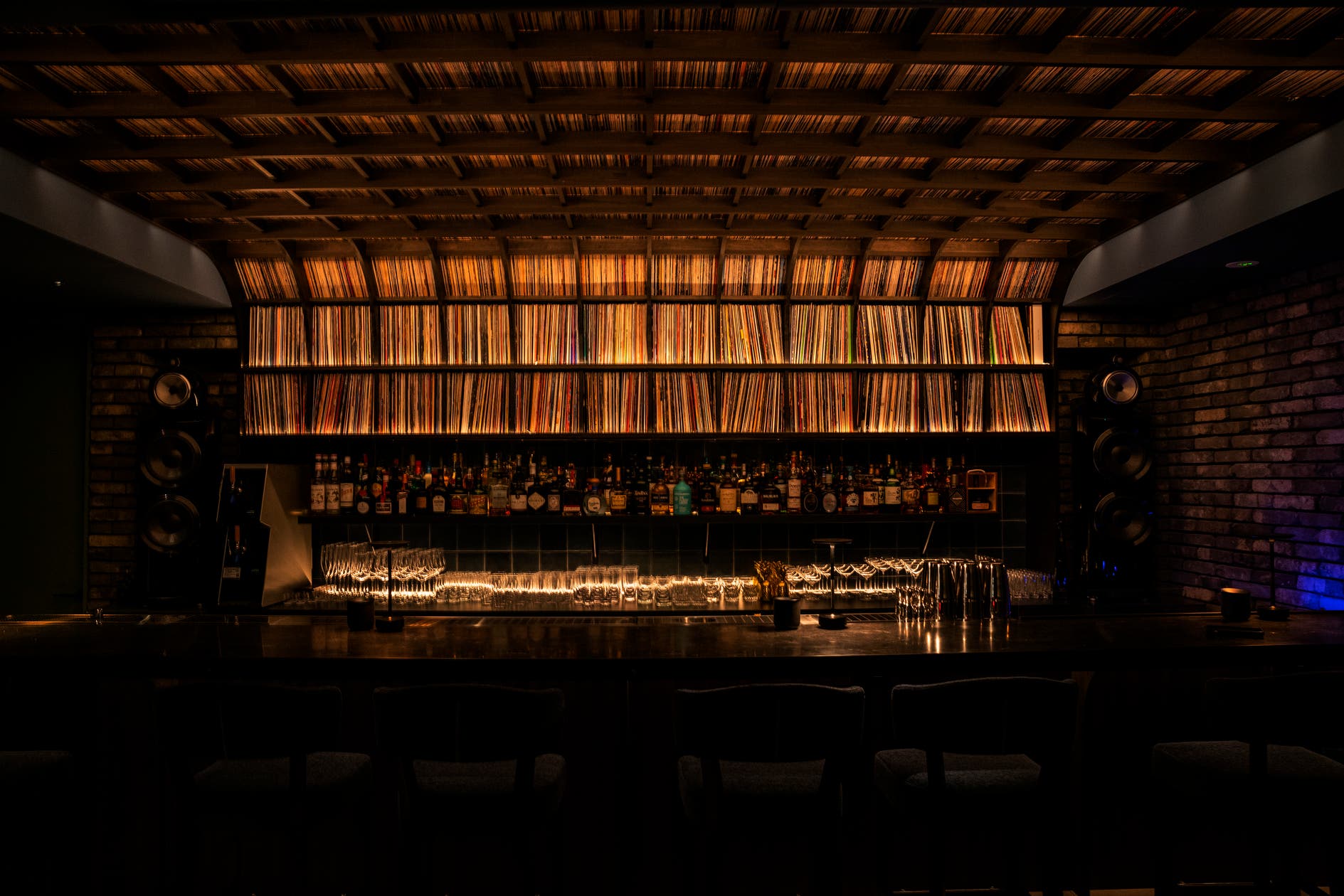 【恵比寿/落ち着きのあるモダンな空間】レコードバー / 動画撮影向きの写真2