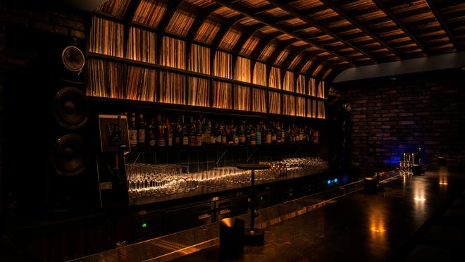 【恵比寿/落ち着きのあるモダンな空間】レコードバー / 動画撮影向きの写真3