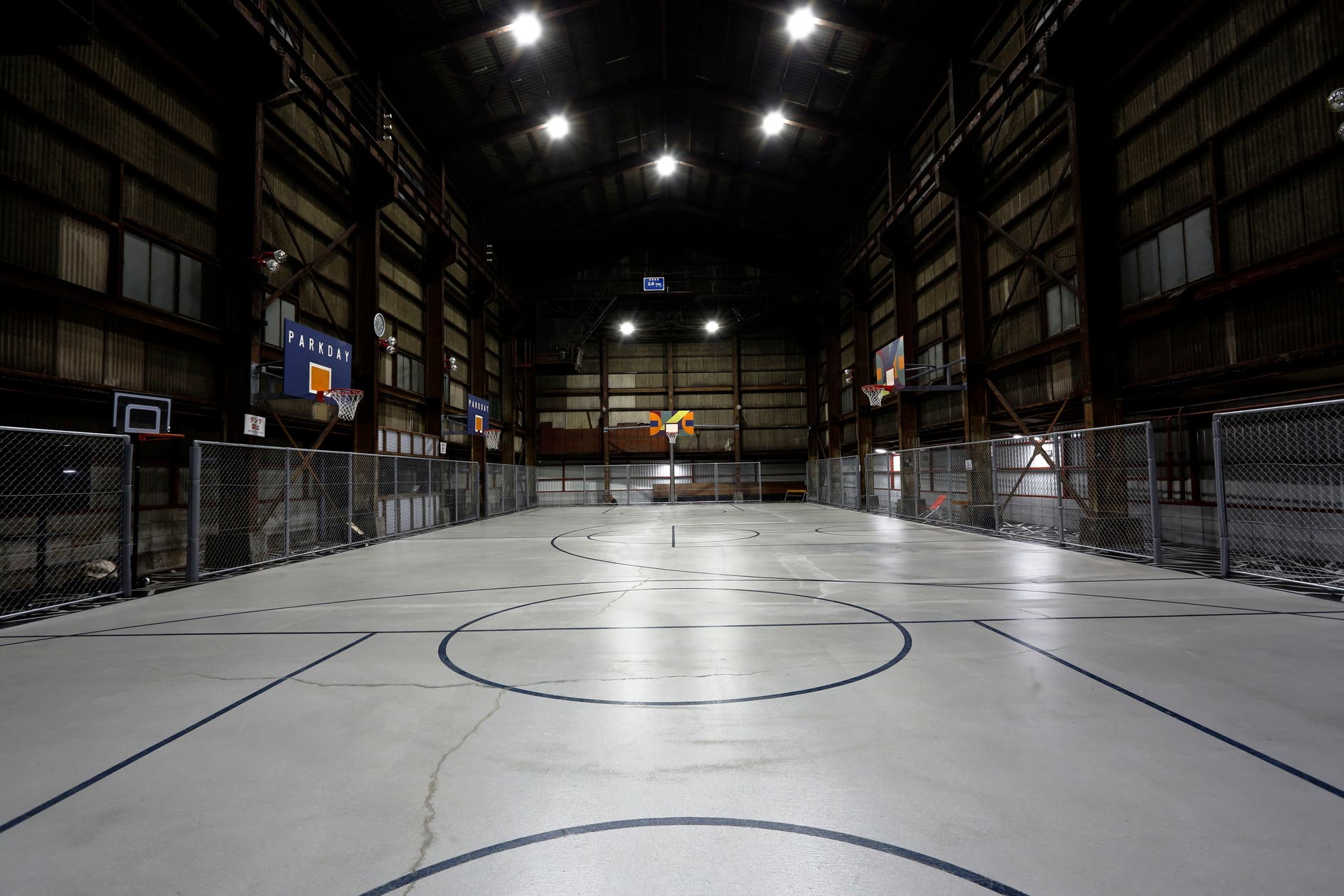 なかなかない！広々バスケットストリートコート　イベントや撮影会などに！の写真1